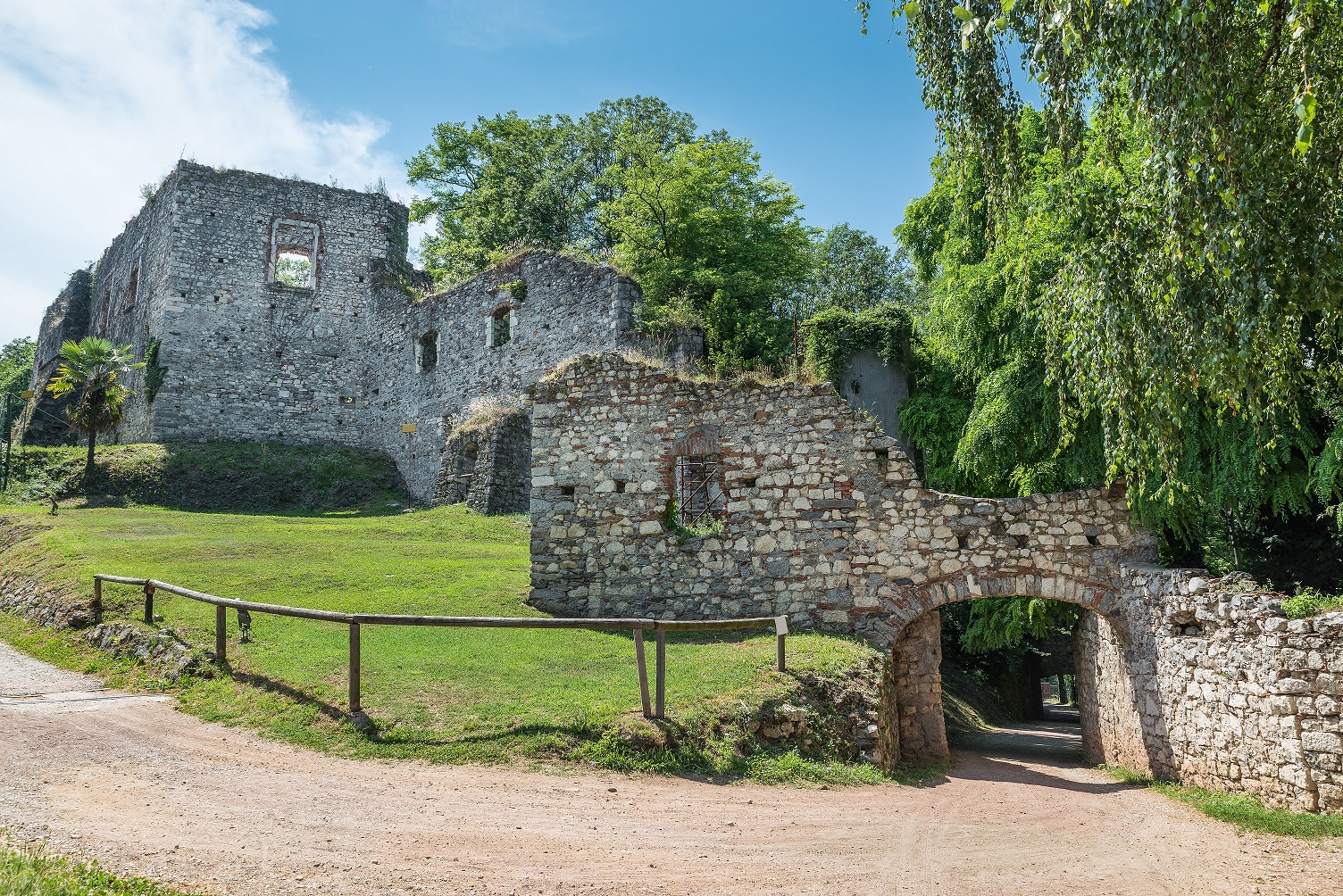 Parco della Rocca Borromea - Arona | Visit Piemonte